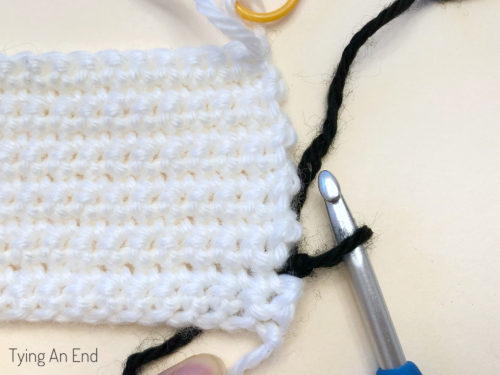 Crochet Plaid & Gift Box Square [Free Pattern] - Tying An End
